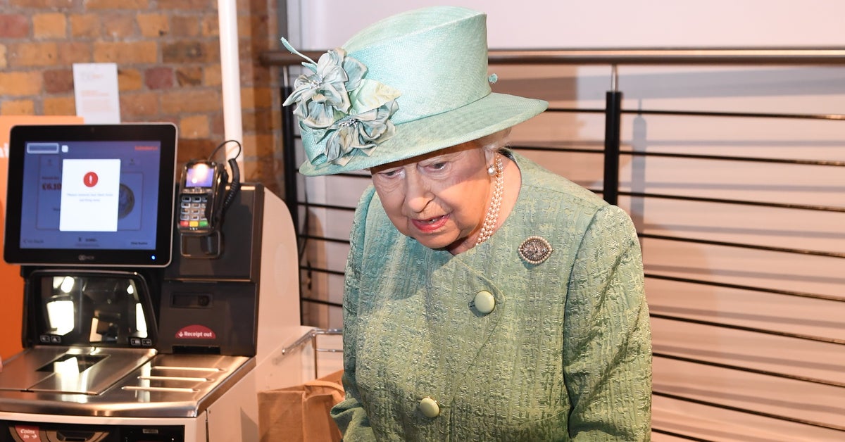 The Queen Had A Curious Response To Seeing A Self-Service Till For The ...