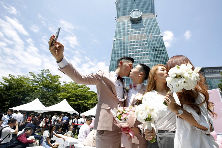 Taiwan Celebrates Asias First Same Sex Marriages As Couples Tie Knot