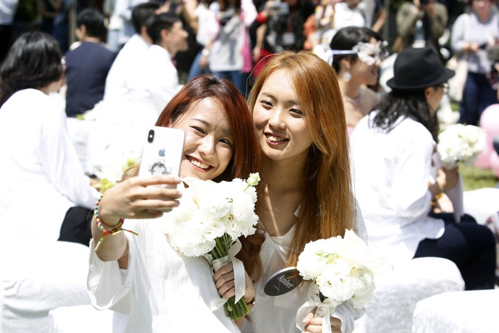 Taiwan Celebrates Asias First Same Sex Marriages As Couples Tie Knot