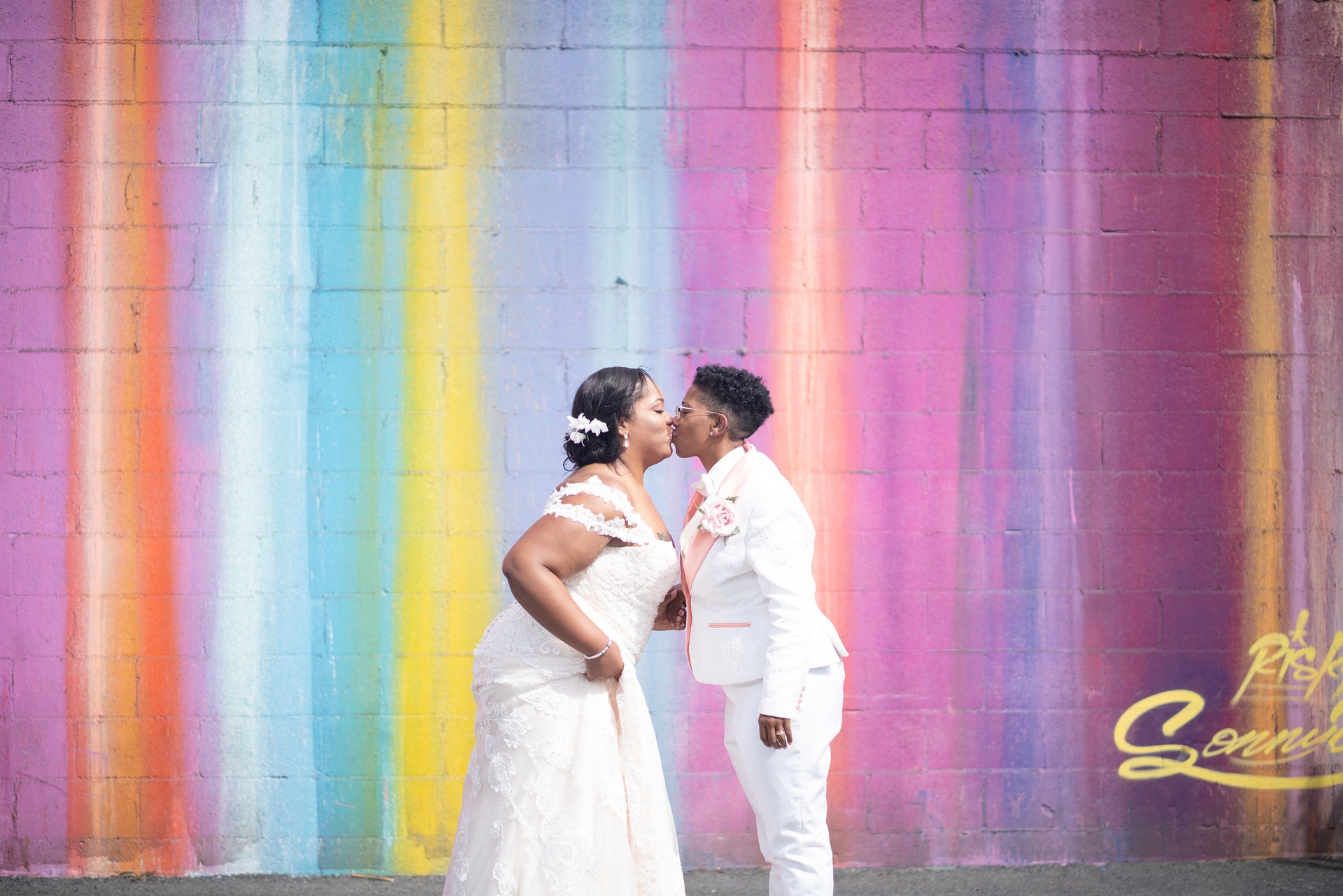 33 Beautiful LGBTQ Wedding Photos That Are Overflowing With Love ...