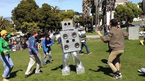 Dancing Robot In Dolores Park: Giant Robot Busts A Move (VIDEO ...