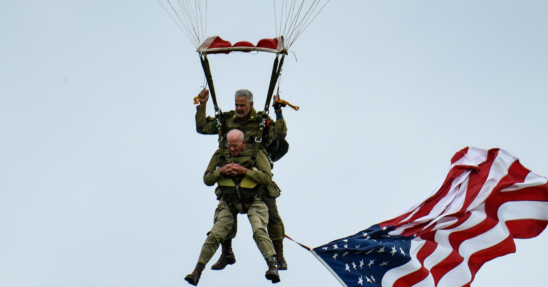 97-Year-Old D-Day Veteran Parachutes Into Normandy On 75th Anniversary ...