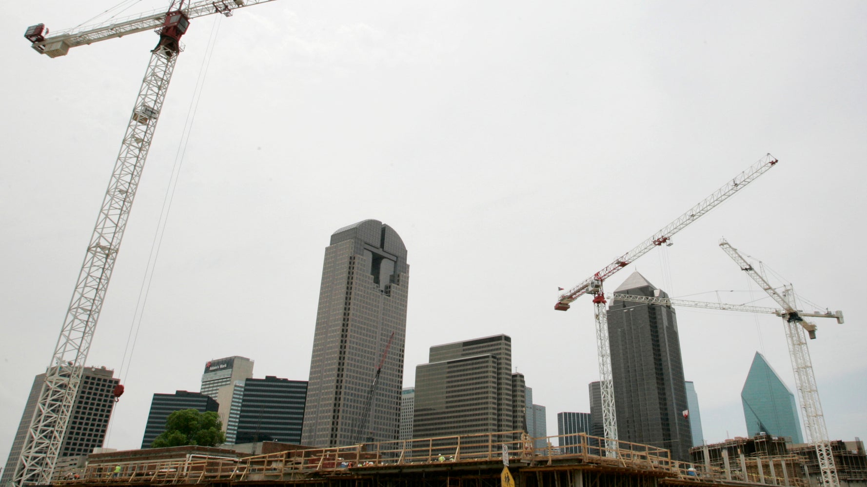 Crane Collapse During Dallas Storm Kills 1, Injures Several More ...