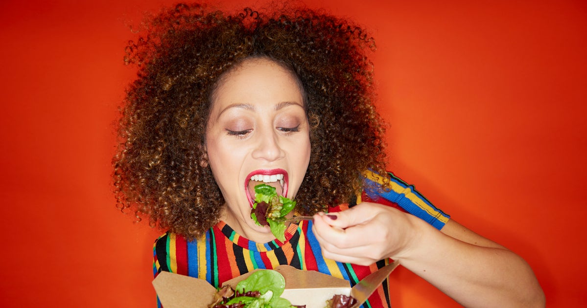 Pourquoi manger seul est meilleur pour la ligne | HuffPost Vivre