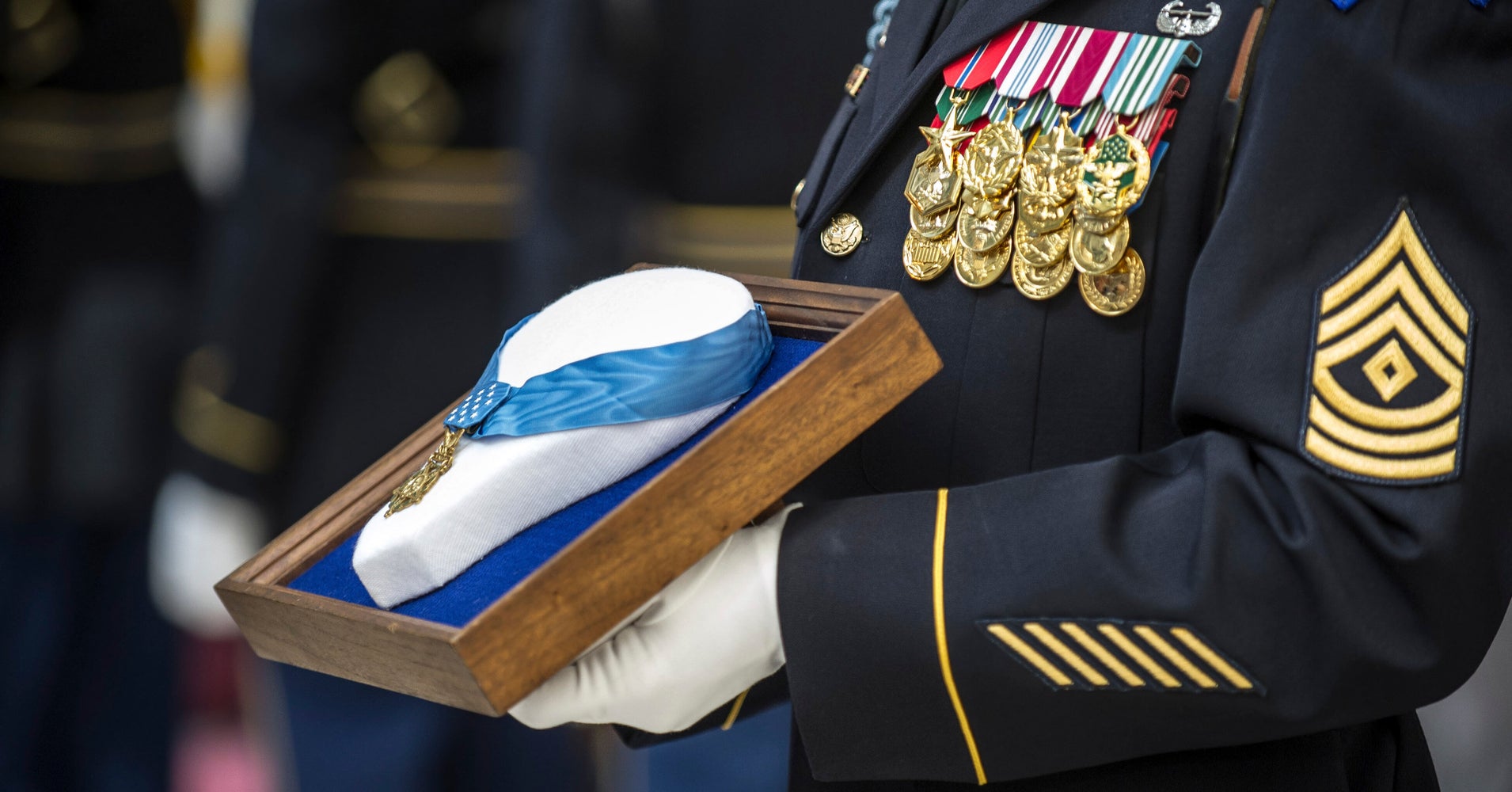 Army Vet To Become Iraq War’s First Living Medal Of Honor Recipient ...