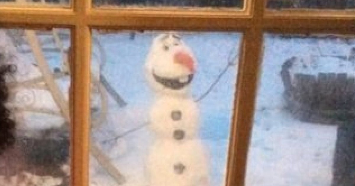 Dad Builds Daughter Snow Olaf From 'Frozen', Captures Her Adorable ...