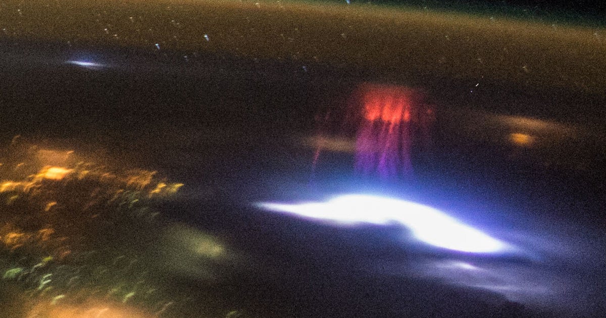 Astronaut Captures Picture Of Stunning Rare 'Red Sprites' In The ...