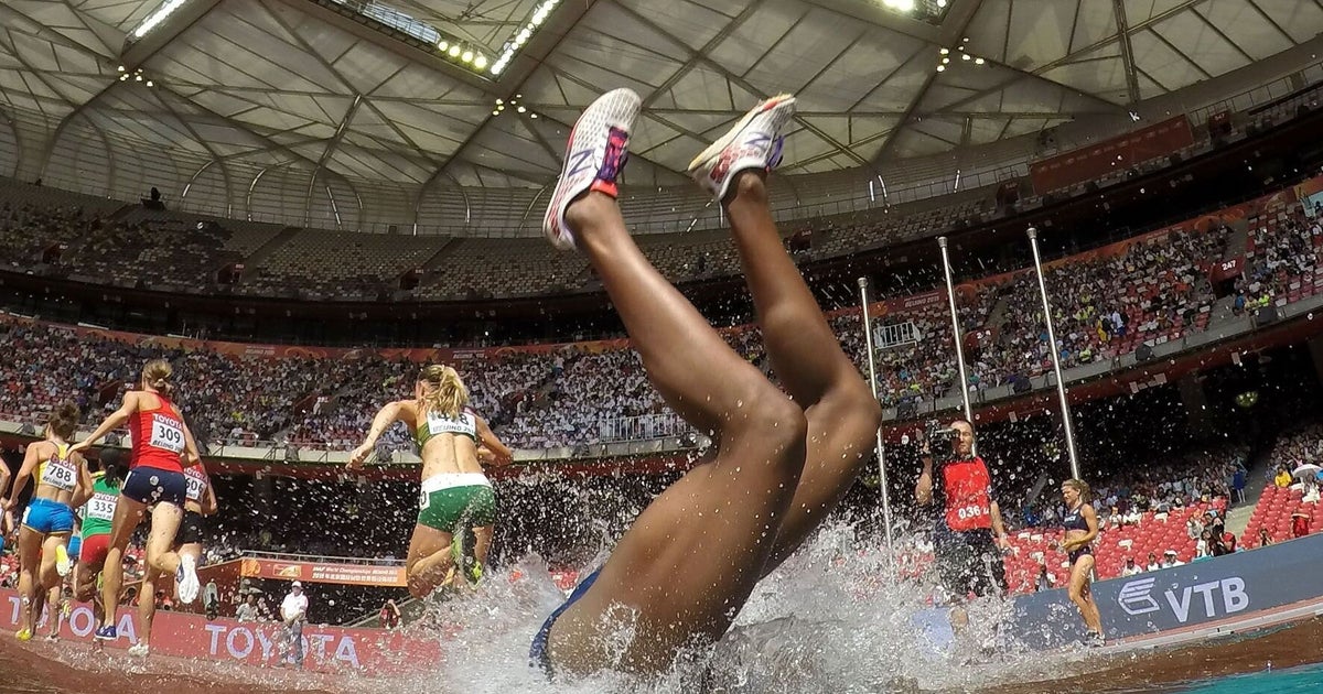 Rolanda Bell Suffers Spectacular Fall During The Steelechase At The ...