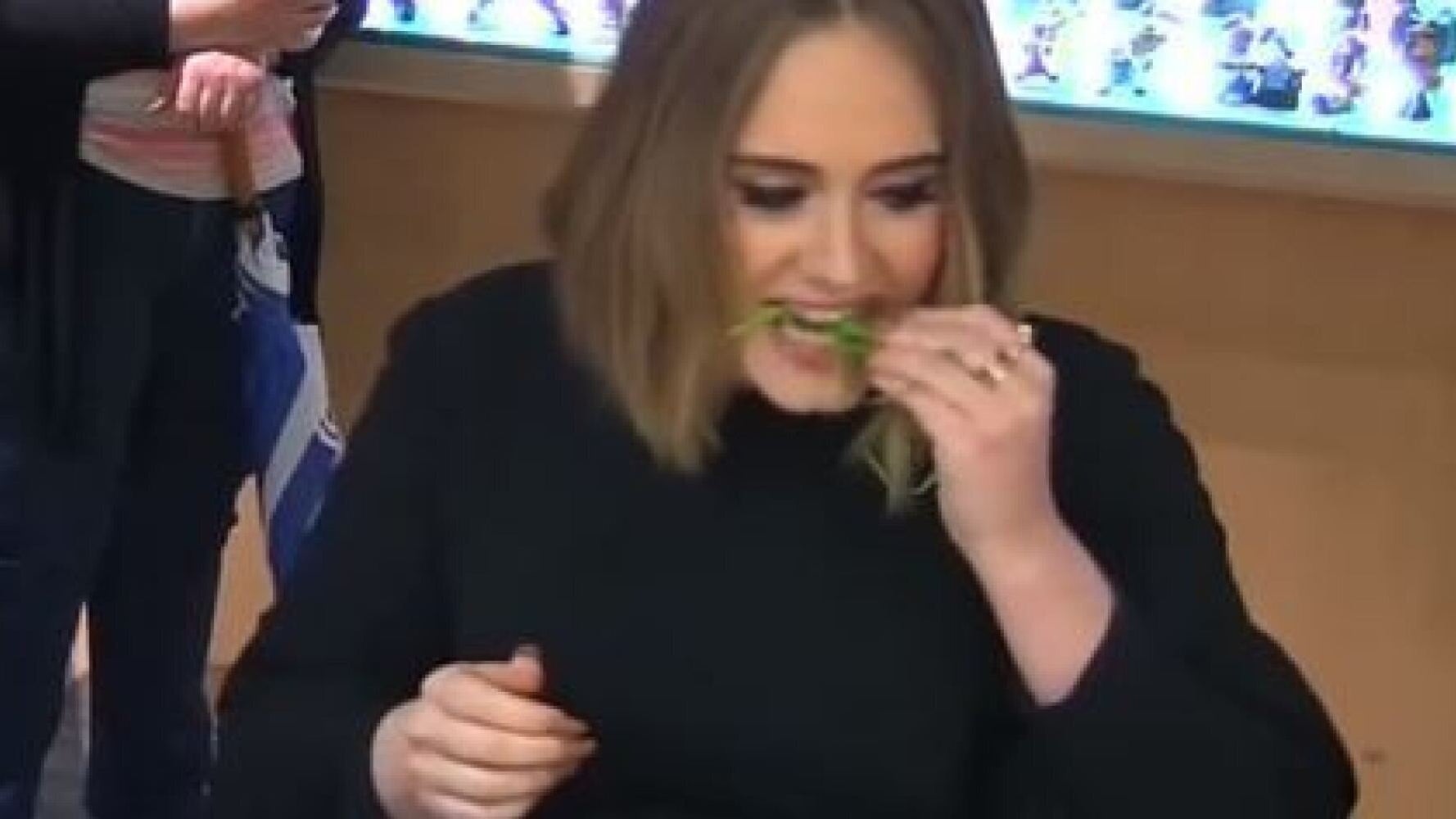 Adele Pranks Juice Shop Employees During Hilarious Ellen DeGeneres Stunt (VIDEO) | HuffPost UK ...