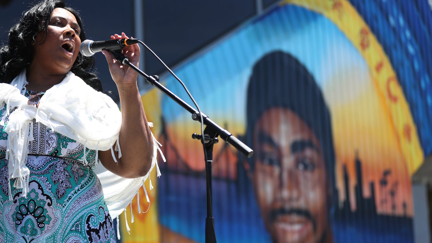 Oscar Grant Mural Unveiled At Fruitvale BART Station 10 Years After He ...