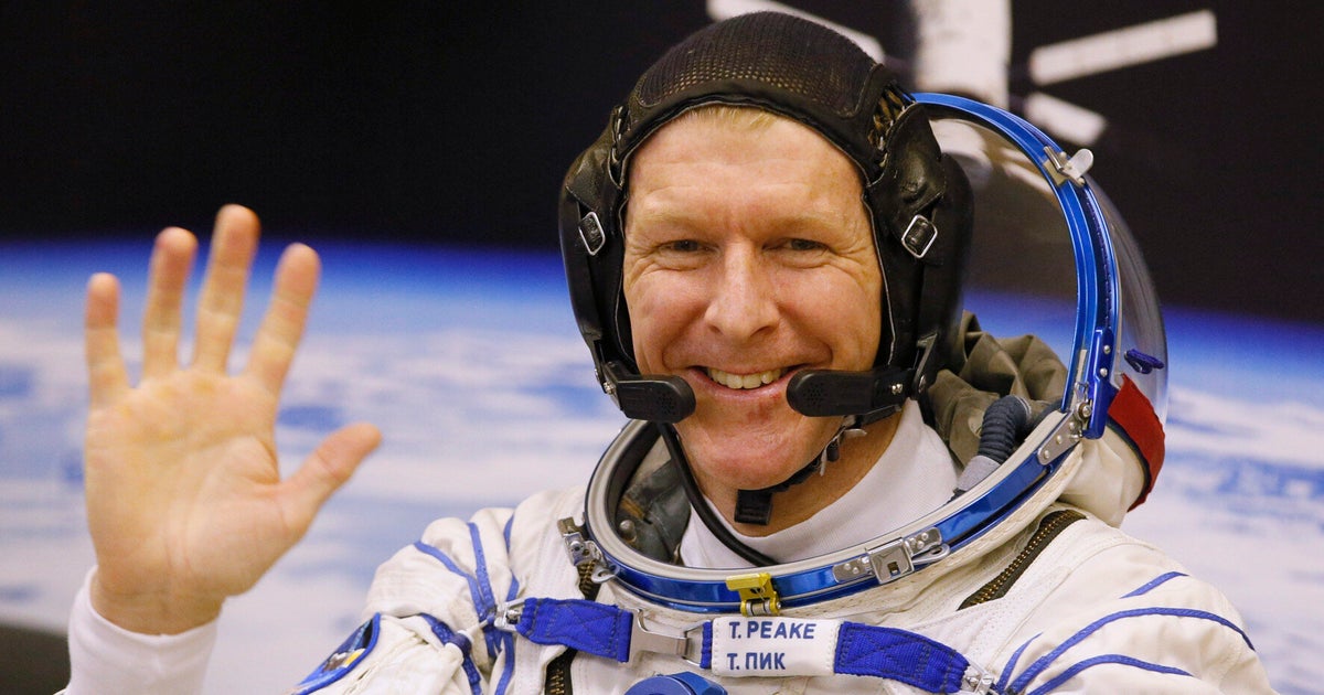 Tim Peake Tries to Phone Parents From The International Space Station ...