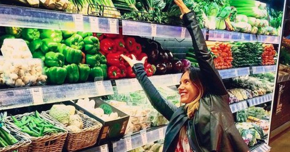 Yogis Flexing In Everyday Places Prove You Don't Need A Killer Backdrop ...