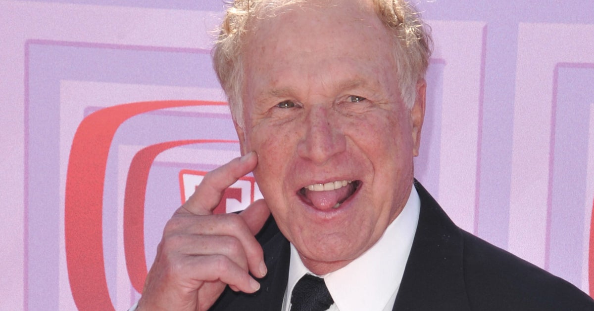 Wayne Rogers Dead: 'M*A*S*H' Actor, Who Played Trapper In US TV Series ...