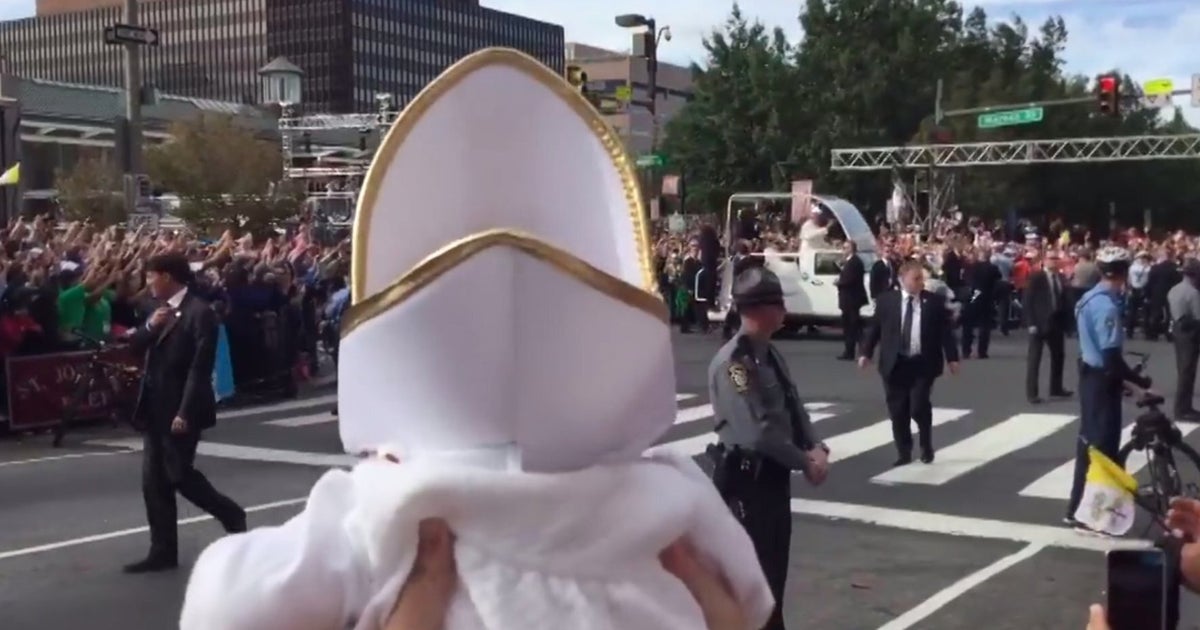 Pope Francis Meets Baby Version Of Himself During Philadelphia Parade ...