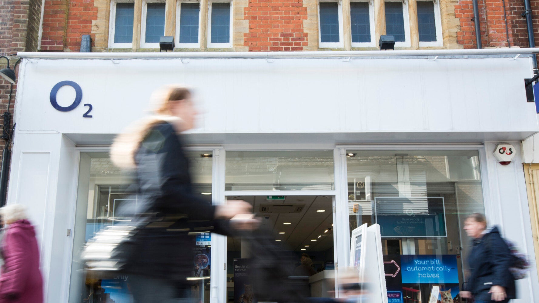 O2 Told To 'Sort It Out' After Massive Blackout This Weekend | HuffPost ...