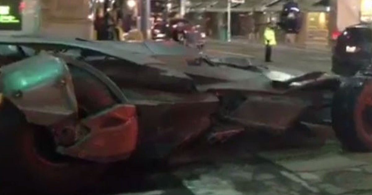 'Suicide Squad' Film Footage Offers First Look At All New Batmobile In ...