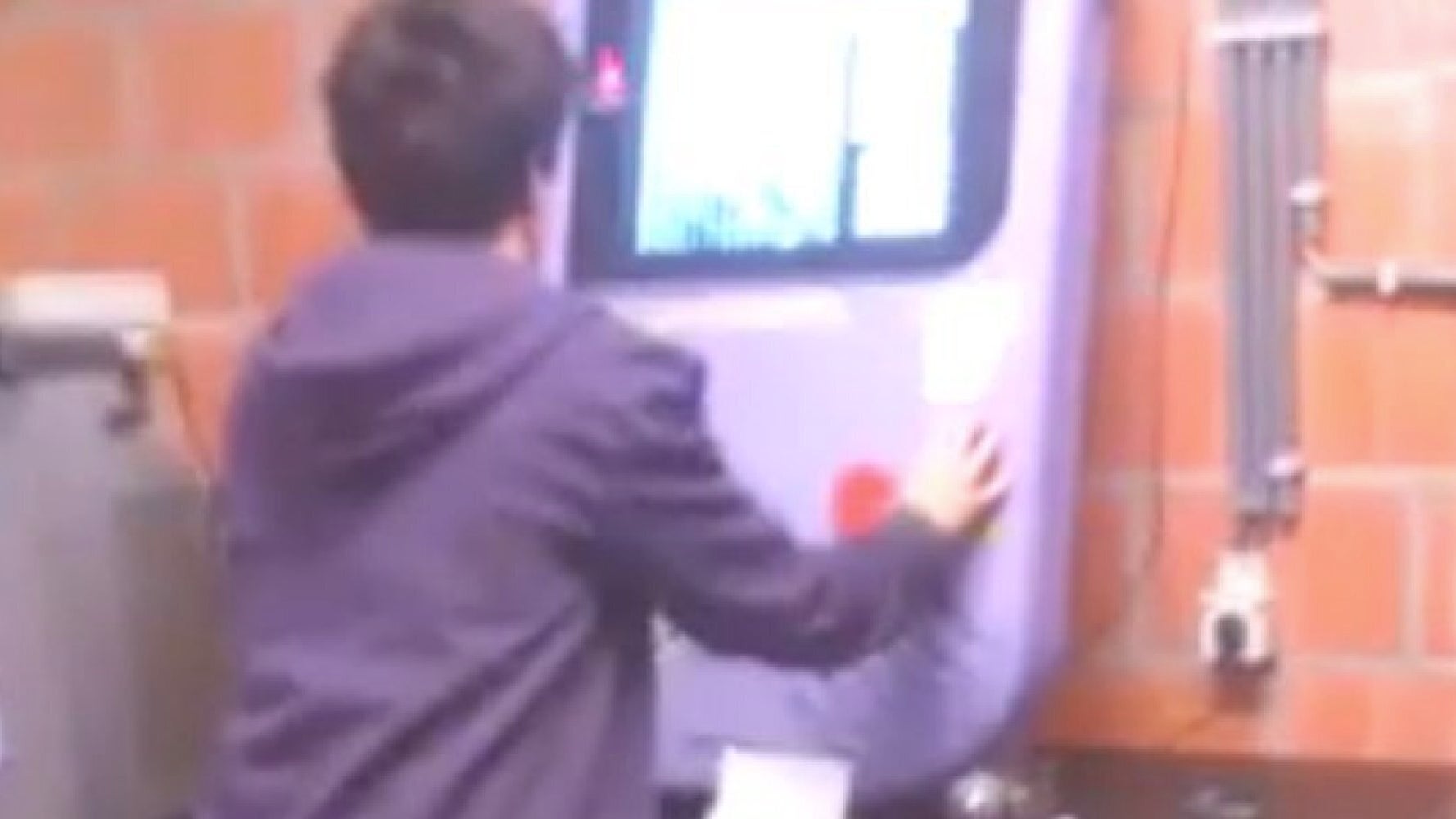 Someone Has Created A Giant Game Boy And You Can Play Tetris On It ...