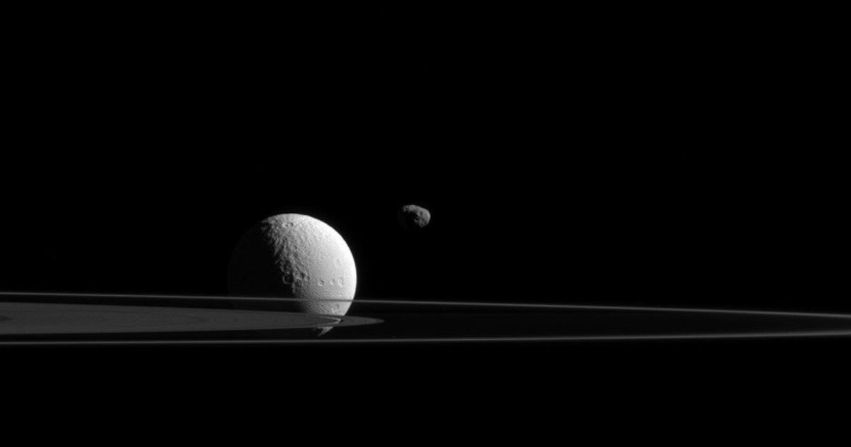 NASA's Cassini Captures Another Breathtaking Picture Of Saturn's Moons ...