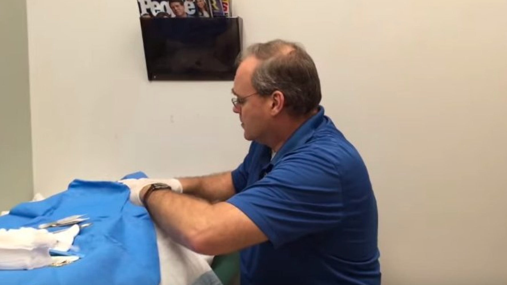 Graphic Video Shows Mans 10 Year Cyst Explode As Doctor Records Surgical Procedure Huffpost