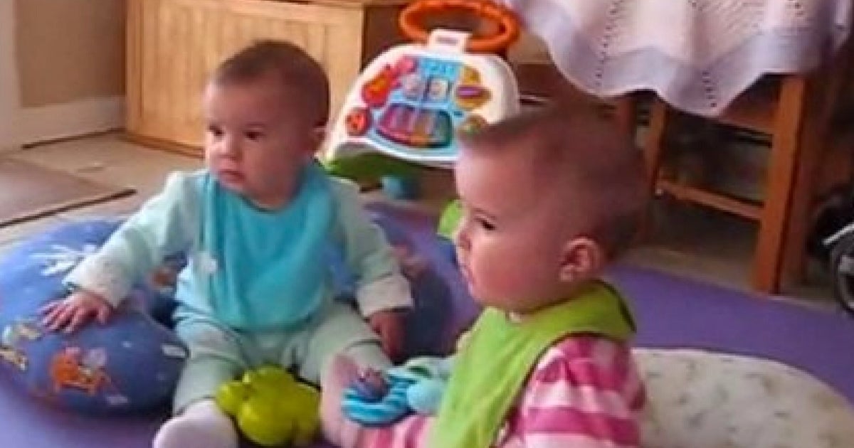 Stay-At-Home Mum Shares Adorable Gif Of Twins' Reaction To Dad Coming ...