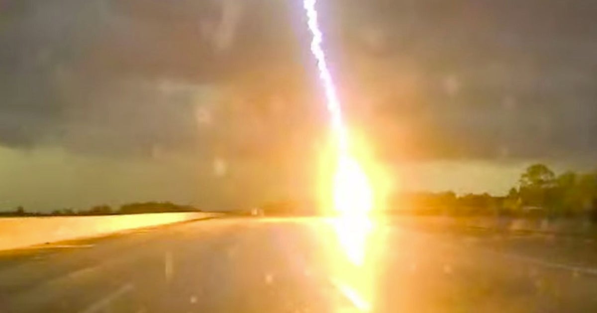Dashcam Captures The Moment A Police Car Was Almost Hit By Lightning ...