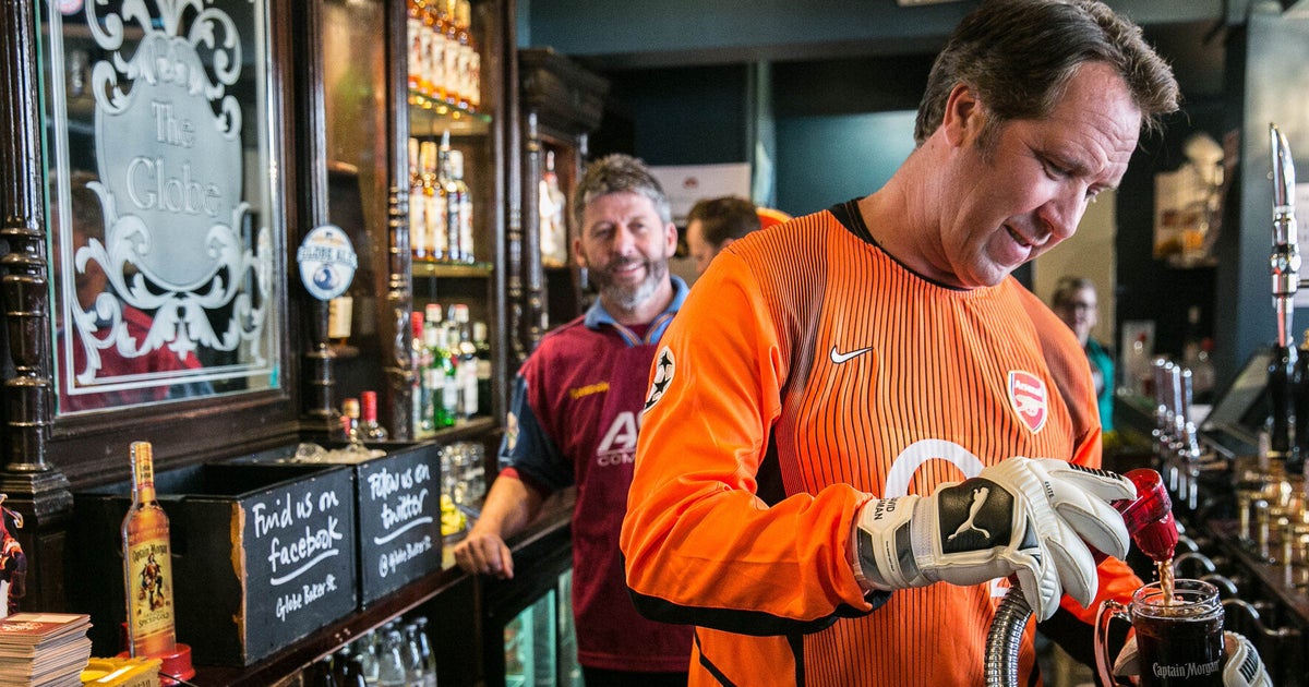 David Seaman And Andy Townsend Crashed A Pub And Sent The Bar Staff ...