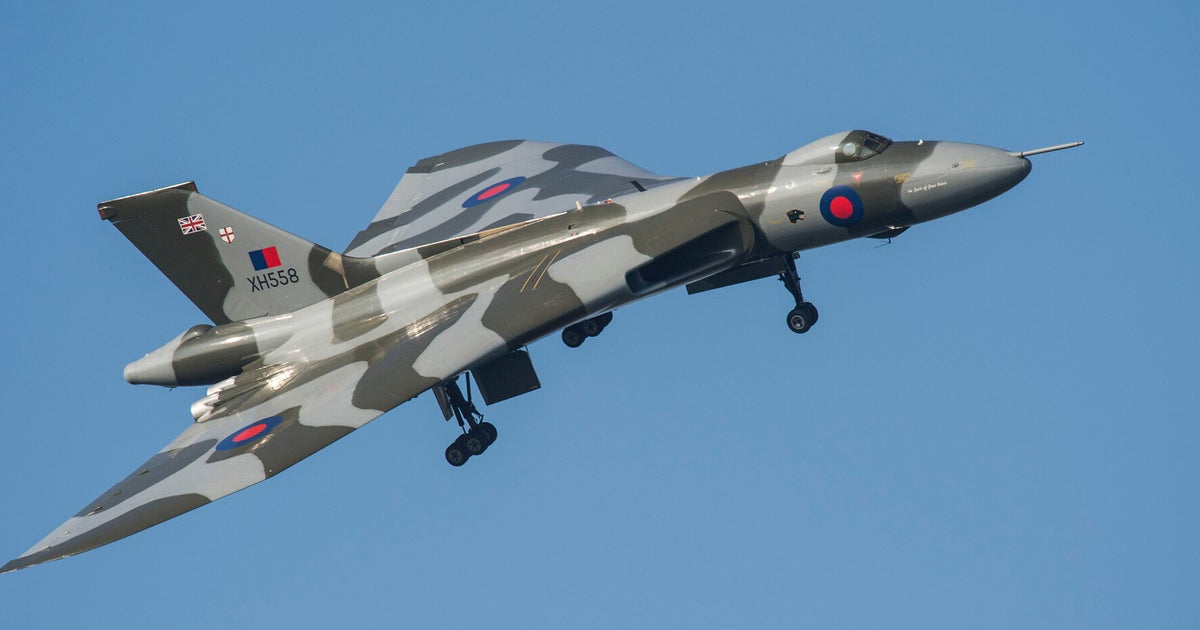 Stunning Footage Of Vulcan Bomber Farewell Tour Captured By Police ...