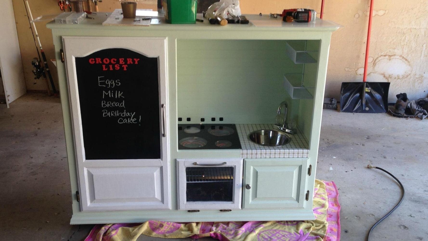 Dad Makes Amazing Kitchen Playset For His Son, Defends Against Trolls ...