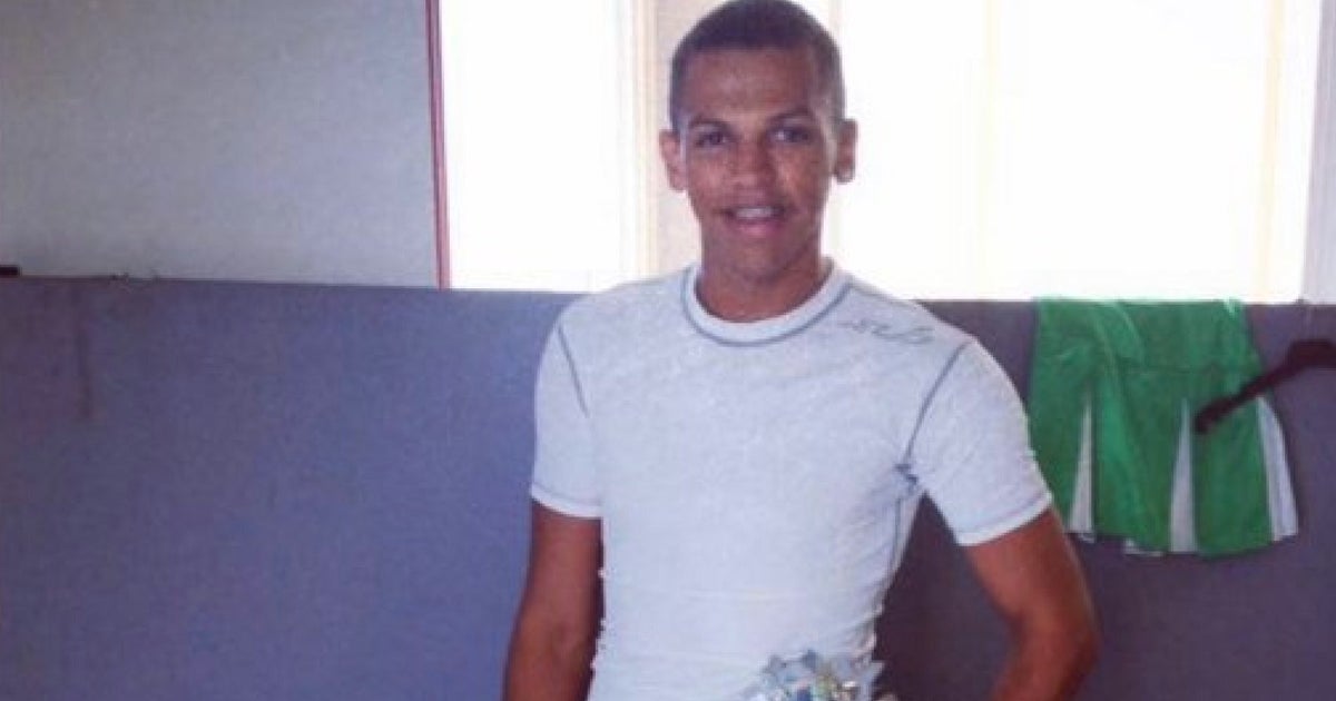 Terrell Lawrence Becomes The UK's First Male Cheerleader In ...