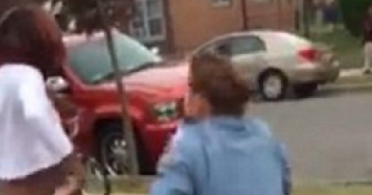 'Whip/Nae Nae' Washington Police Officer Praised After Dance-Off With ...