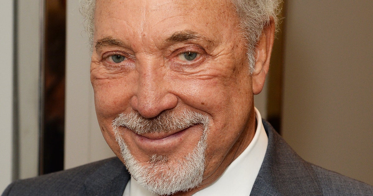 Tom Jones Reveals He's Having DNA Test To Determine If He Had Black ...