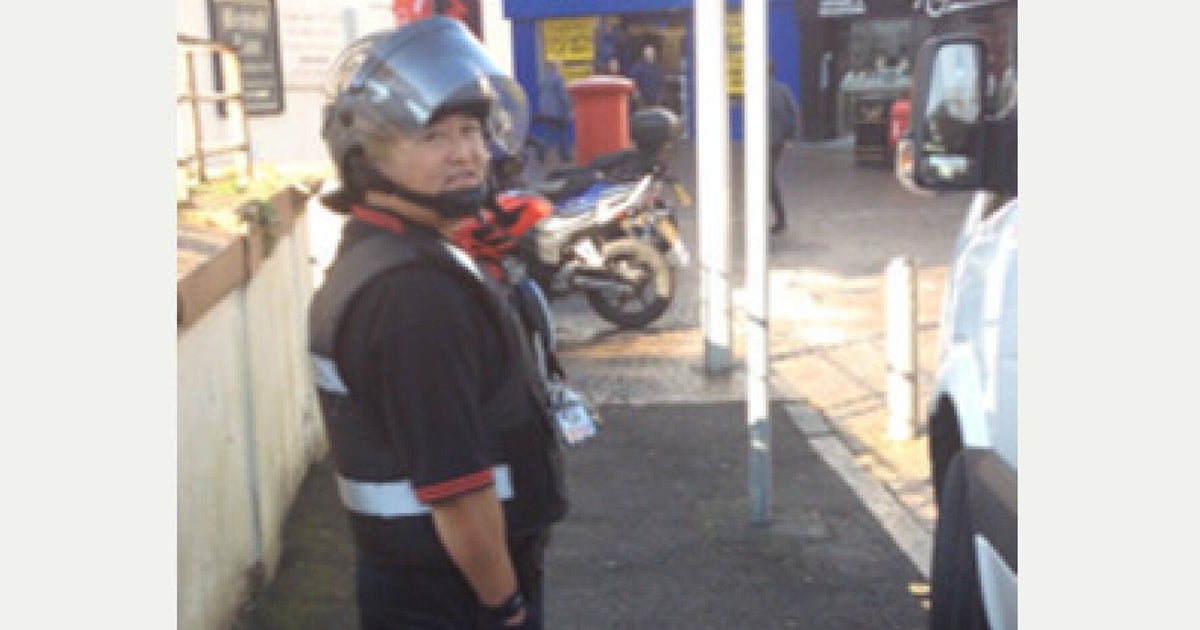 Cash-Carrying Security Guard Looks Surprisingly Chilled About Being ...