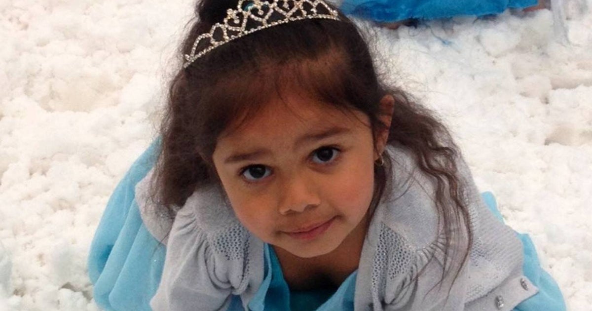 Kindhearted Strangers Cheer Up Three-Year-Old Who 'Couldn't Be Princess ...