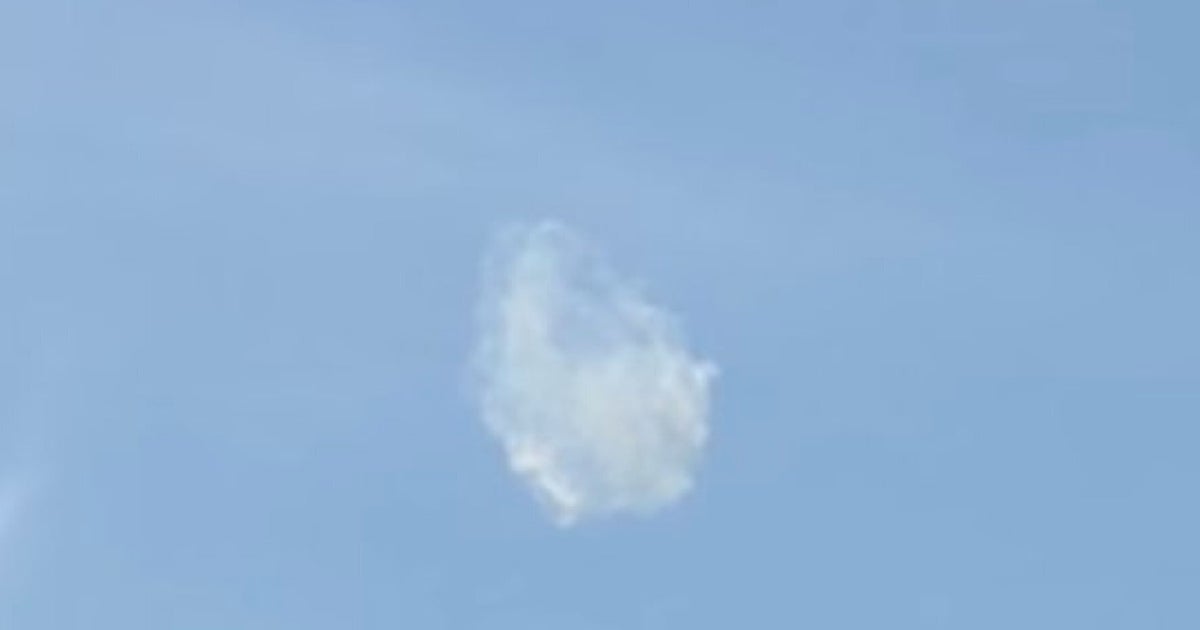 Mysterious Jelly Ufo Shows Cloud Like Object Floating In The Sky Huffpost Uk Tech