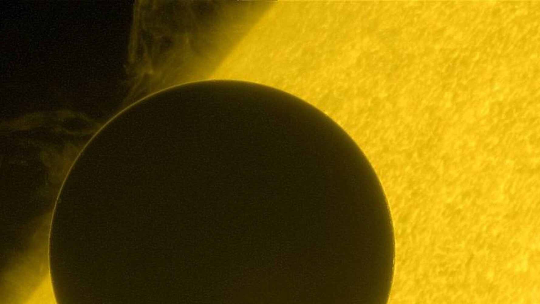 Stunning 'Once In A Lifetime' Picture Of Venus Passing The Sun Caught ...