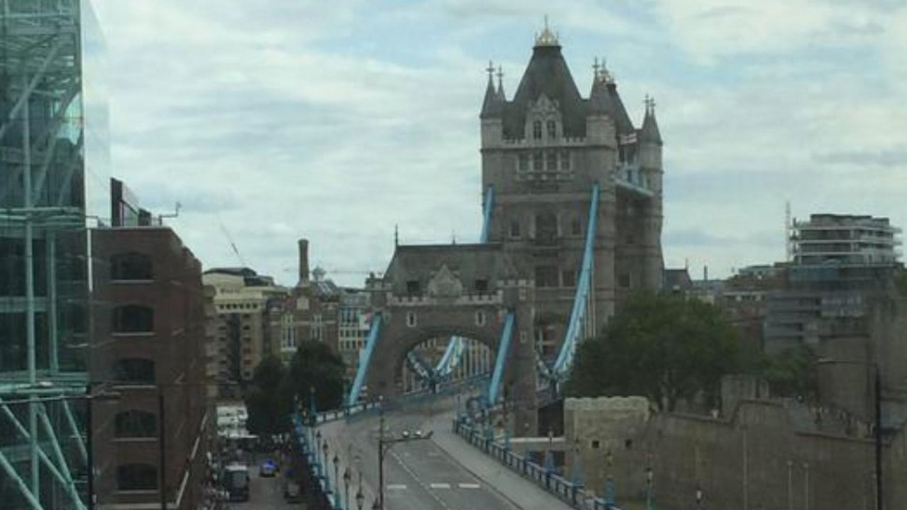 Tower Bridge Bomb Alert Sees Surrounding Area Evacuated | HuffPost UK News