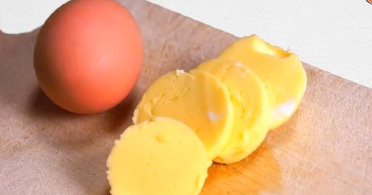 Cooking Hacks: How To Scramble Eggs Inside Their Shells Using An Old ...