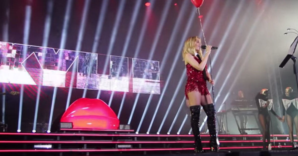 Kylie Minogue Covers Nena's ‘99 Red Balloons' At Germany's Melt ...