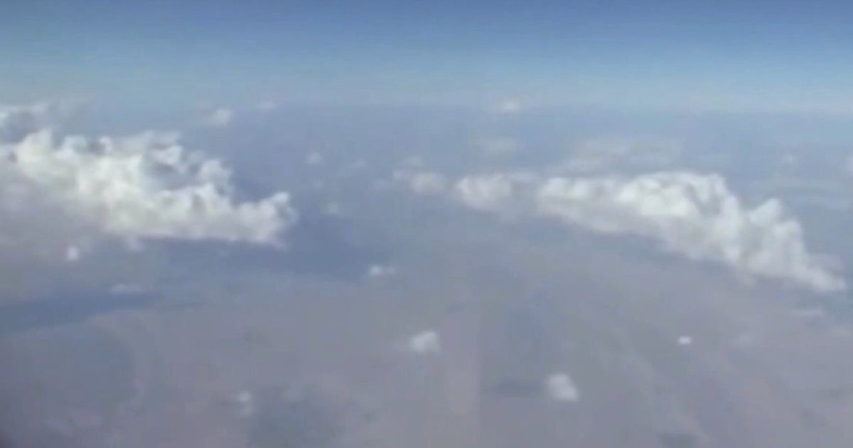 Airline Passenger Films UFO Flying Over Iran | HuffPost UK Tech
