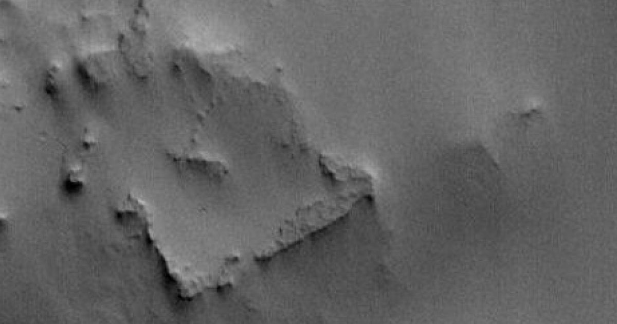 UFO Hunters Discover 'Castle Ruins' On Mars | HuffPost UK Tech