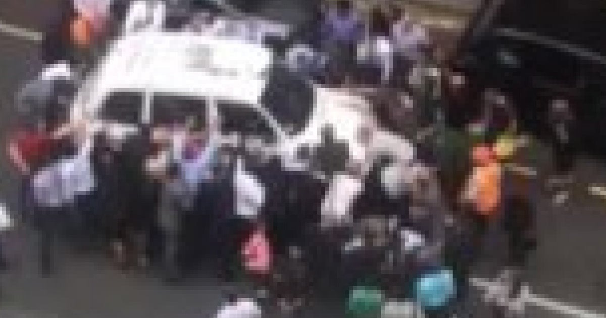 Londoners Rally To Lift Black Cab Off Injured Woman | HuffPost UK News