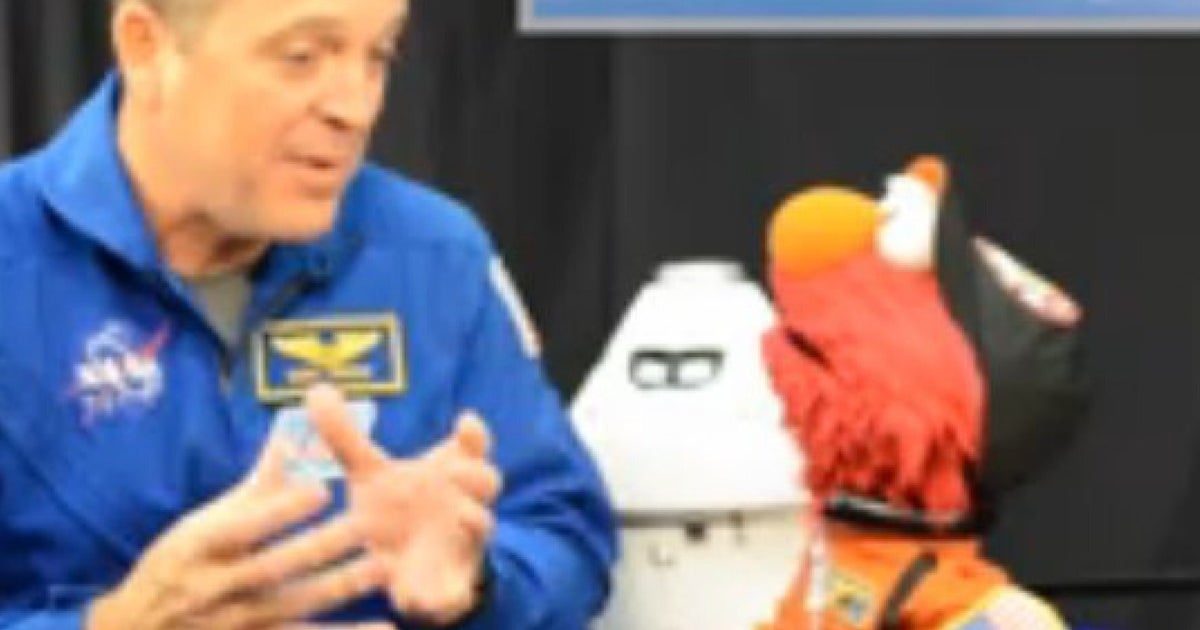 Elmo Is Really Excited About The Orion Test Flight | HuffPost UK Tech