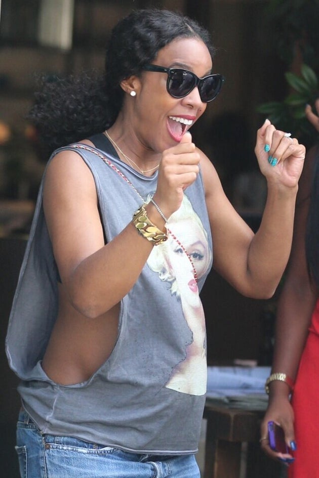 Kelly Rowland Shows Off Baby Bump In Crop Top And Cutout T-Shirt | HuffPost UK