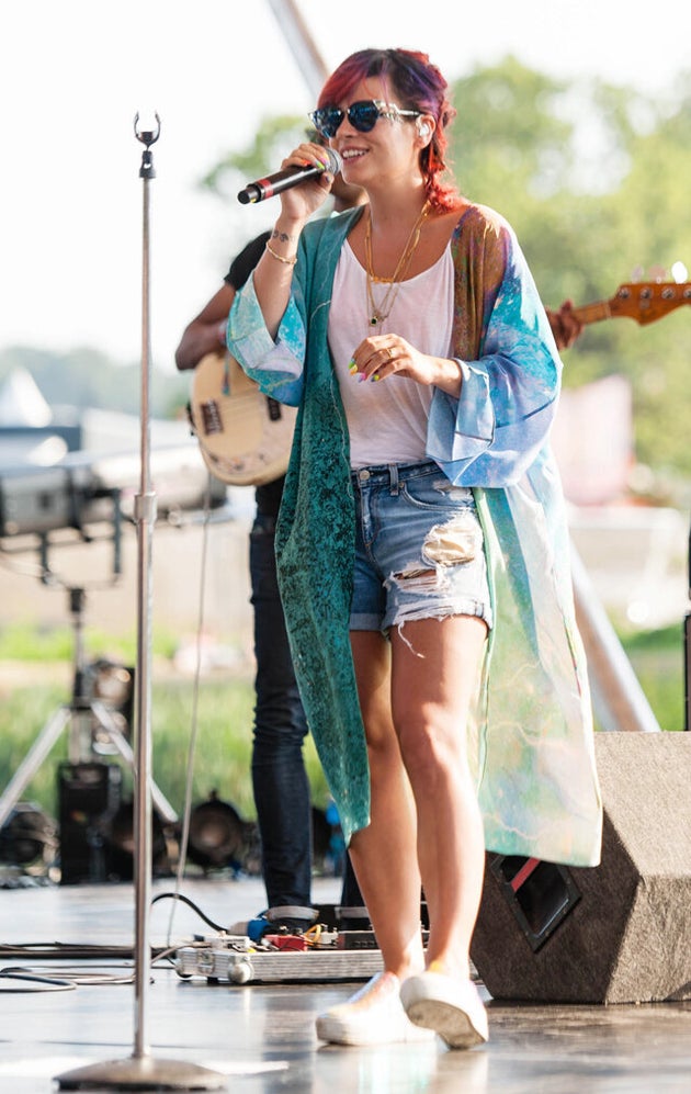 Lily Allen Performs On Stage With Daughter Ethel At Latitude | HuffPost UK