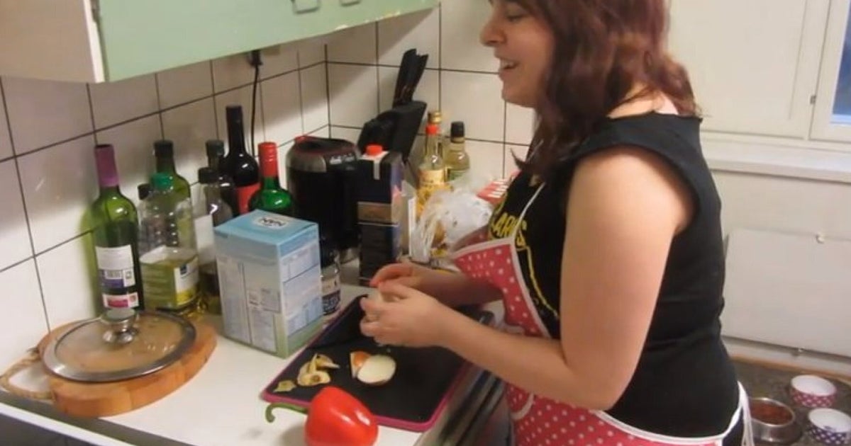 Licia Prehn, Who Is Blind, Wows The Internet With Her YouTube Cooking ...