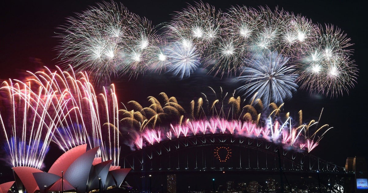World Begins Ringing In 2015 With Spectacular New Year's Celebrations ...