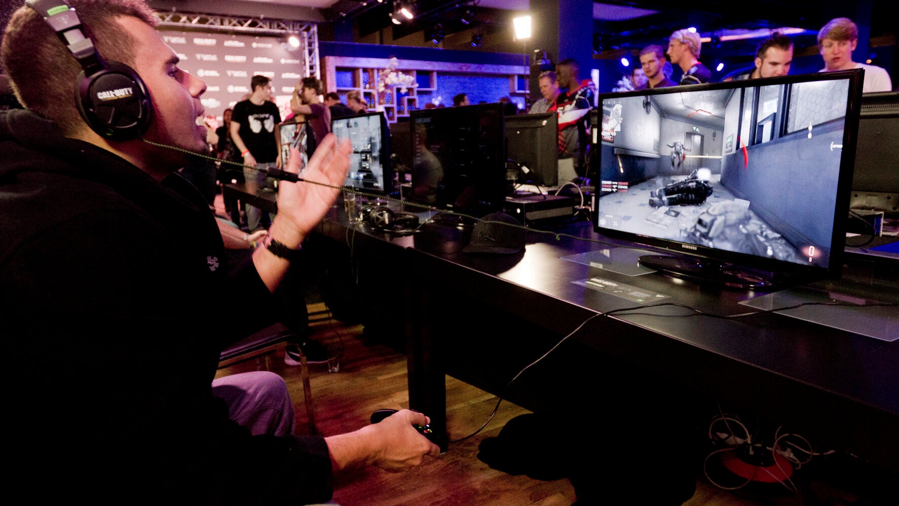 Police Arrest Man Suspected In The Xbox Live/PSN Christmas Attack ...