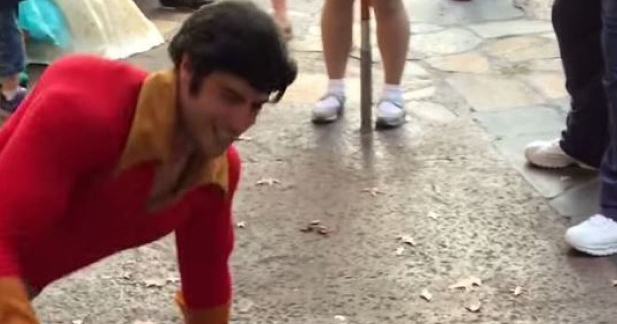 Walt Disney World Guest Challenges Gaston To A Push-Up Contest And Gets ...