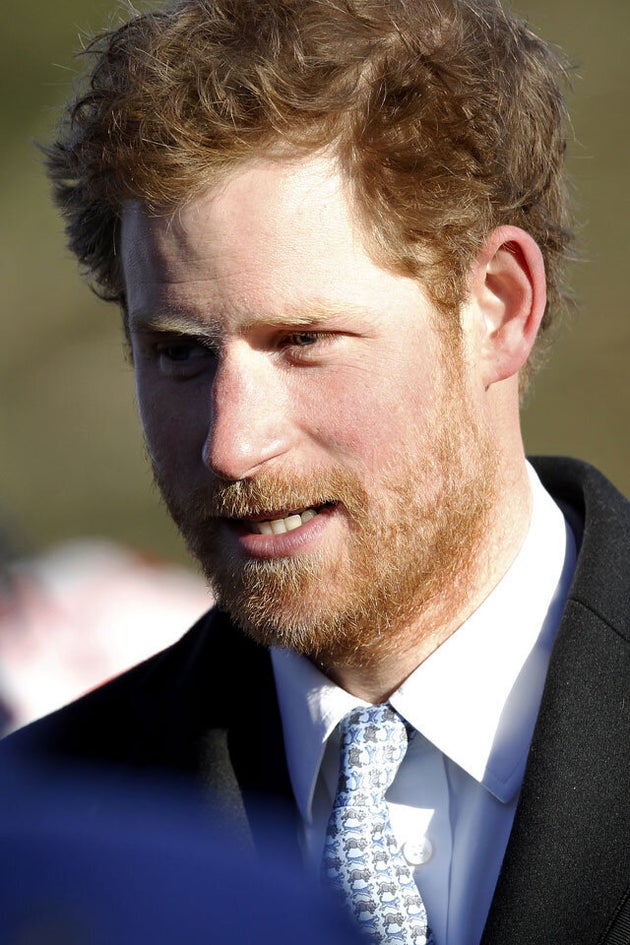 Prince Harry Beard Update! He's Keeping It Even Though The Queen Hates ...