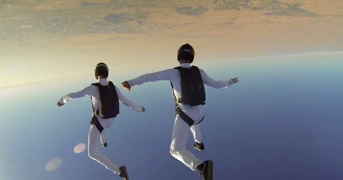 GoPro-Wearing Synchronised Skydivers 'Dance' Above Dubai | HuffPost UK Tech